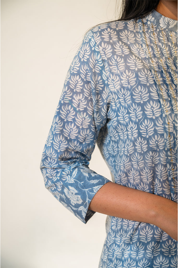 Light Blue Pattern Buttoned Kurta & Pant Set with Bandh-Gala – Aravalii